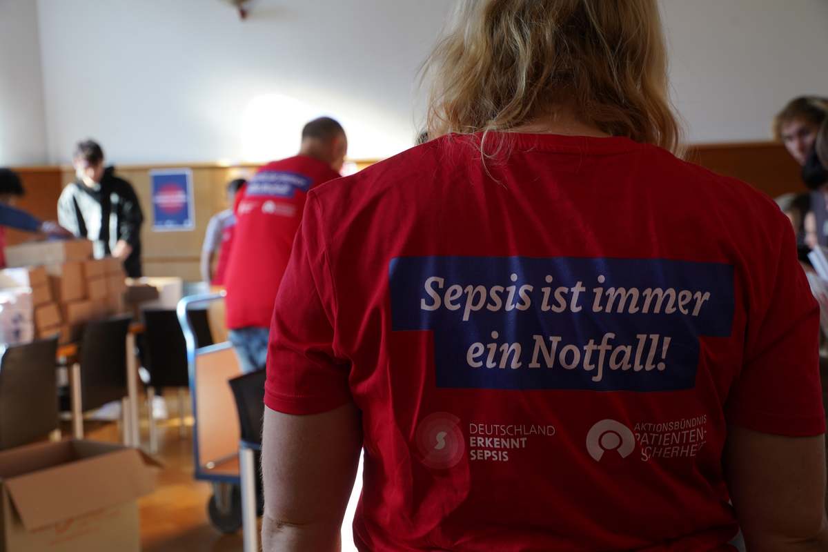 Gesellschaft für Leben und Gesundheit: Forßmann Klinikum packt 300 Pakete